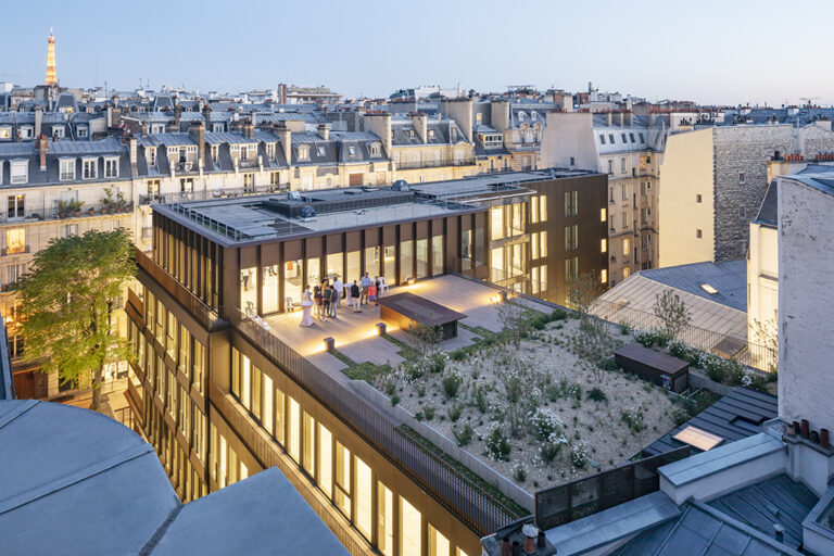 Un concept building reconstruit à Paris par LBBA