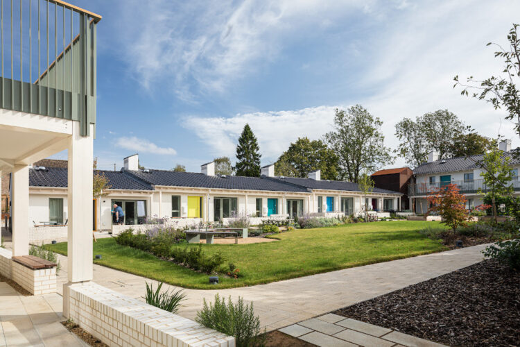 Appleby Blue : chute sur un château gonflable | Chroniques d‘architecture