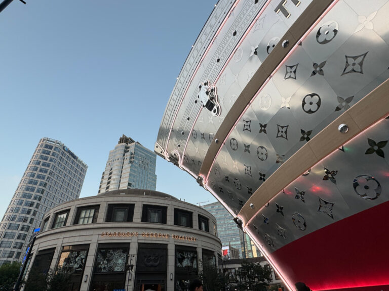 À Shanghai, naufrage annoncé pour « The Louis » (Vuitton ...